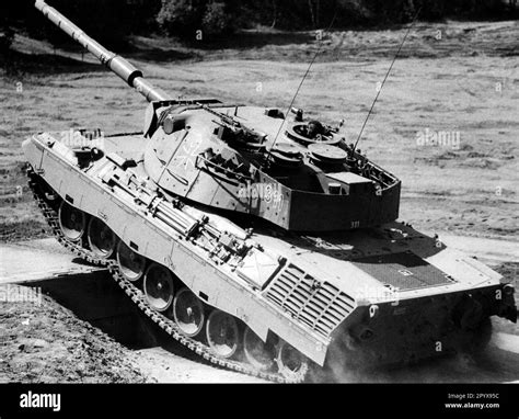 Main Battle Tanks Leopard 1 And Leopard 1a4 German Armed Forces Germany Since 1949 Frg Stock