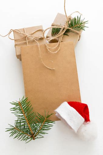 흰색 배경 크리스마스 제로 폐기물 생태에 환경 친화적 인 포장 상자에 크리스마스 플랫 누워 선물 12월에 대한 스톡 사진 및 기타 이미지 Istock