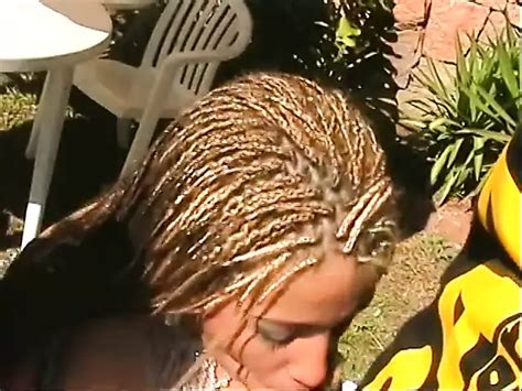 长头发的拉丁宝贝从后面被狠操 Xhamster