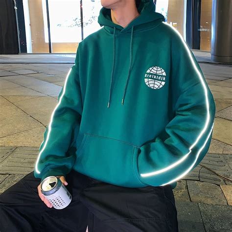 ผู้ชายเสื้อกันหนาวฤดูใบไม้ร่วงและฤดูหนาวรุ่นหลวมคลุมด้วยผ้าบวกกำมะหยี่แจ็คเก็ตสไตล์ฮ่องกงแนวโน้ม