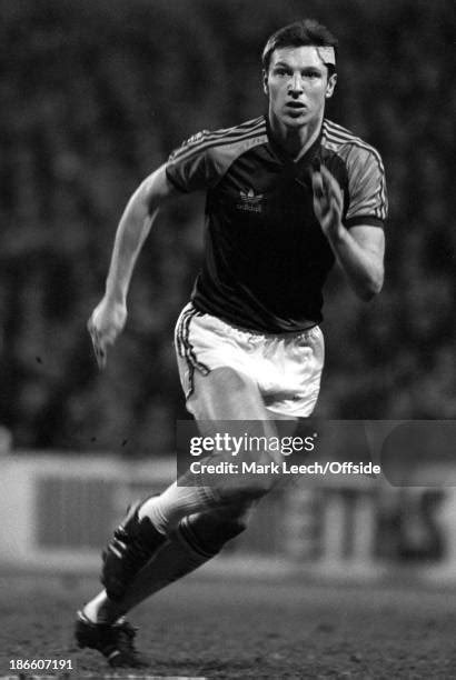 Alvin Martin West Ham Photos And Premium High Res Pictures Getty Images