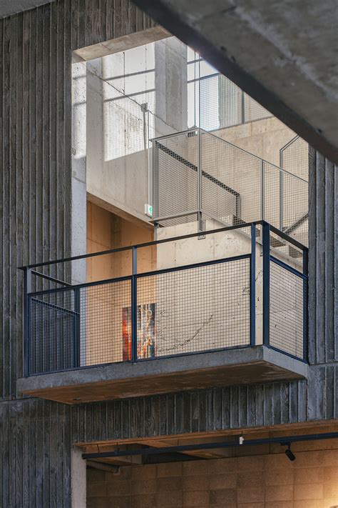 고정불변의 건물에서 움직이는 음악