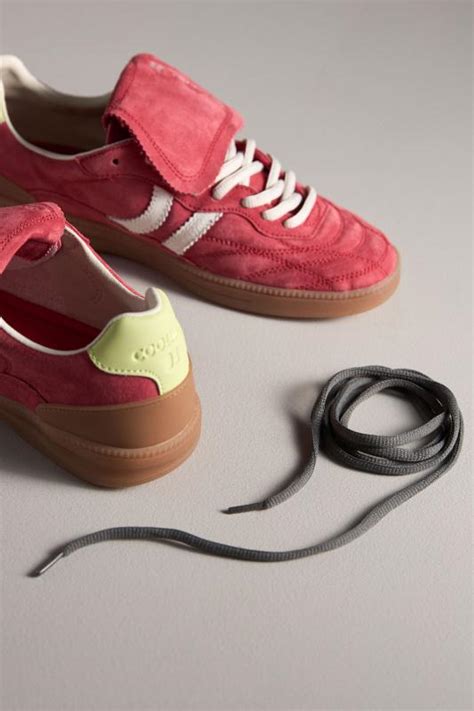 쿨웨이 벡스 X 스니커즈 앤트로폴로지 한국 공식 스토어 유니크한 여성 패션 및 라이프스타일 편집샵 200개이상의 프리미엄 브랜드 여성 의류 액세서리 홈 인테리어