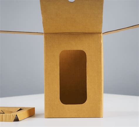 กล่องกระดาษลูกฟูก เจาะหน้าต่าง Pvc สำหรับใส่โมเดล