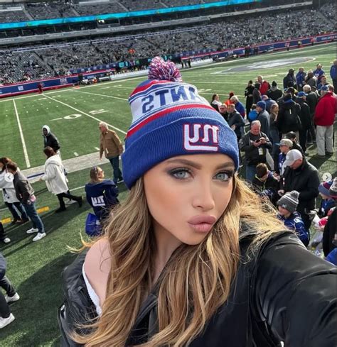 Model Flashes At Nfl Game And Claims Giants Player Paid Her To Distract