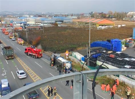 천안 서북구 성환리에서 25t 탱크로리 전도 파이낸셜뉴스