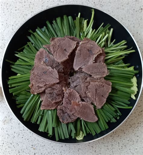 봄부추와 아롱사태 수육 전골