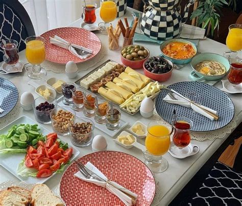 Накрытый стол фото и картинки 69 штук