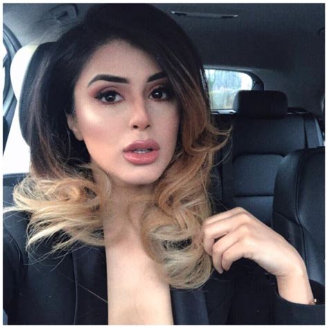 6 Hot Sexy Irsa Saleem Bikini Pics