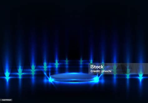 파란색 조명이 있는 3d 현실적인 받침대 연단이 어두운 산책로 배경에 표면을 비추고 반사합니다 3차원 형태에 대한 스톡 벡터 아트 및 기타 이미지 Istock