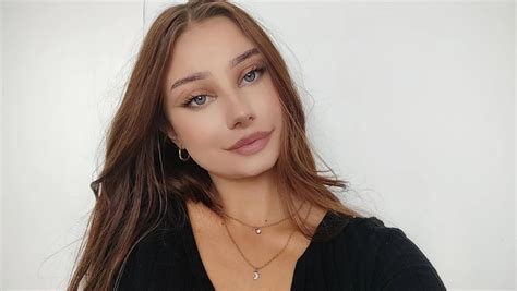 Emilydarling Webcam Model Profile Xhamsterlive