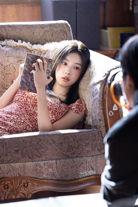 2024년도 강혜원 과 달콤하게 시즌그리팅 비하인드 여자 연예인 에펨코리아