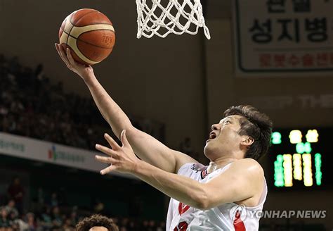 함지훈 가볍게 연합뉴스