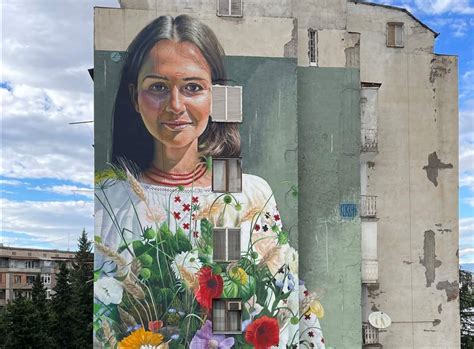 Відомий український художник створив емоційний мурал в Грузії який недаватиме спокою