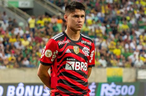 Flamengo Luiz Araújo Surge Como Novidade No Ataque Em Treino