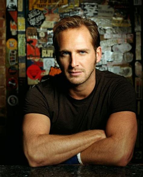 20 Celebrities ☆ Arms Crossed Ideas Celebrities Celebrity Arms Celebs