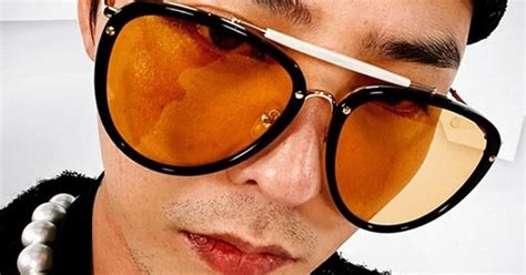 지드래곤 거뭇 수염주황 선글라스빨간양말 근황공개