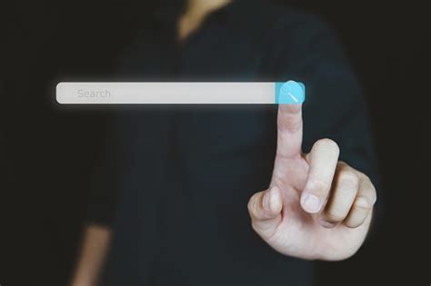 데이터 검색 개념 기술 검색 엔진 최적화 스마트 폰을 사용하여 웹 사이트에서 정보 검색 개념에 대한 스톡 사진 및 기타 이미지 개념 개선 검색 Istock