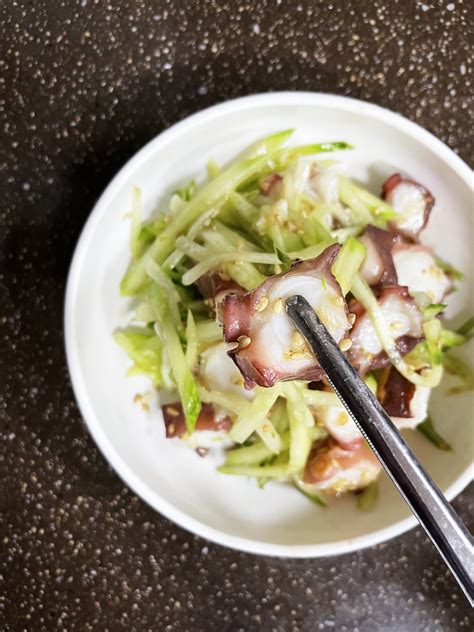 간단 문어 요리 삶은 문어 기름장 무침 샐러드 만들기