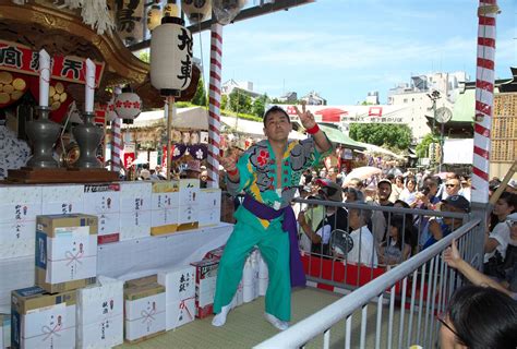 Три главных праздника в Японии Гион в Киото Тэндзин в Осаке и Канда в