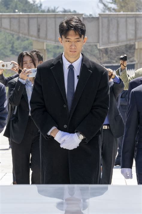 In Pics ปู่ผมเป็นคนบาป หลานชายผู้นำเผด็จการทหารเกาหลีใต้ ‘ชุน ดู ฮวาน ขออภัยเหยื่อสังหารหมู่