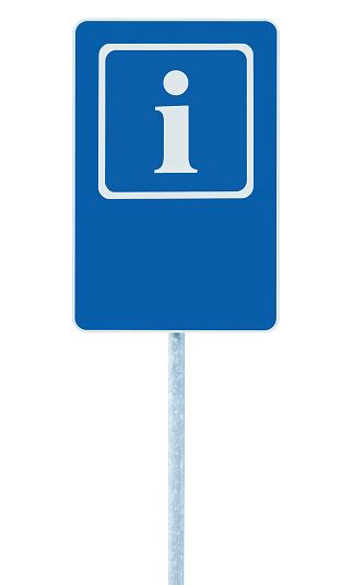 파란색의 정보 도로 표지판 흰색 I 편지 아이콘 및 프레임 빈 빈 복사 공간 배경 기둥 게시물에 고립 된 길가 정보 간판 큰 상세한 프레임 도로 표지판 수직 근접 촬영