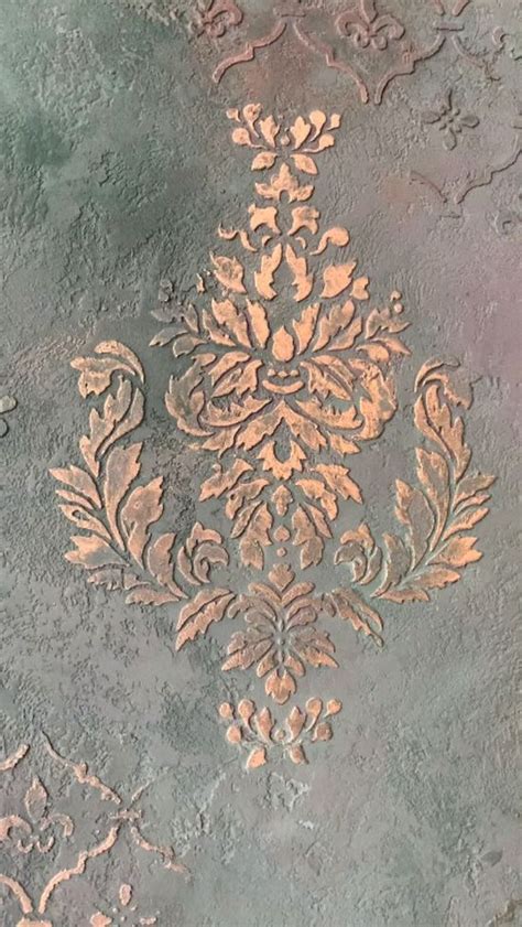 [Видео] «В процессе 👨🏻‍🎨декор стен 👨🏻‍🎨 трафареты 👨🏻‍🎨 Красить стены Декор стен Трафаретная