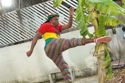 บันเทิง พร้อมเป็นมีม ‘รัศมีแข เก็บทุกเม็ดฮาทุกฉาก แฟนละครยกฉายาตลกหน้านิ่งจอมขโมยซีน