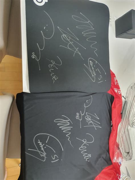 T1 마우스패드 샀는데 유니폼까지왔어요 롤 리그 오브 레전드 에펨코리아