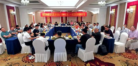“桂林是一座有诗意的城市”《南方之南——刘发扬诗歌研讨会》在桂林举办梁平作品诗集