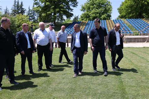 საქართველოს 🟨ინფრასტრუქტურის მინისტრი რევაზ სოხაძე საქართველოს პარლამენტის წევრ პაატა