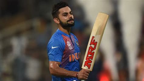 Video Virat Kohli Bows Down To Sachin Tendulkar After Scoring Half