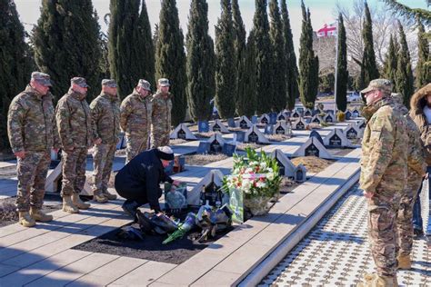 თავდაცვის ძალების წარმომადგენლებმა არჩილ ტატუნაშვილის ხსოვნას პატივი მიაგეს Metronome Ge