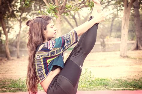 What To Wear With Cut Out Leggings