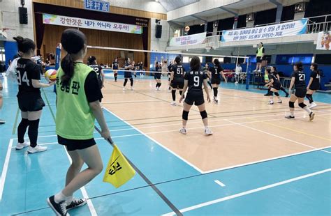 학생은 심판 교사는 선수 이색 배구대회 파이낸셜뉴스