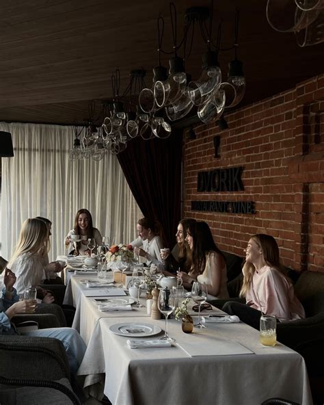 День рождения эстетика мастермайнд группа девушки в ресторане ужин бранч бизнес завтрак
