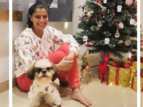 Varalakshmi Reels Video Goes Viral On Instagram Varalaxmi Sarathkumar நாய் தாய்க்கு தான்