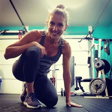 Women Kneeling Down On One Knee Freeones Forum The Free Sex Community