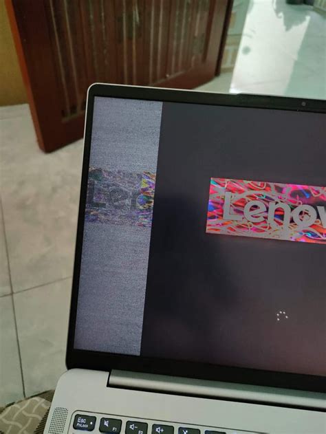 Weird Display Problem While Booting Up Rlenovo
