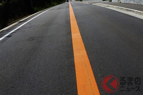 道路の「センターライン」ルール覚えてる？ 白・黄色は追い越しできる？ 実線・破線の違いとは？ くるまのニュース