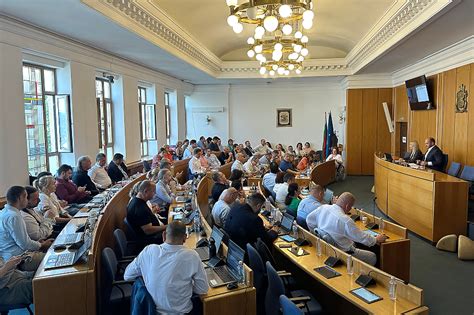 Краварката е в левия ъгъл Нарича се Столичен общински съвет