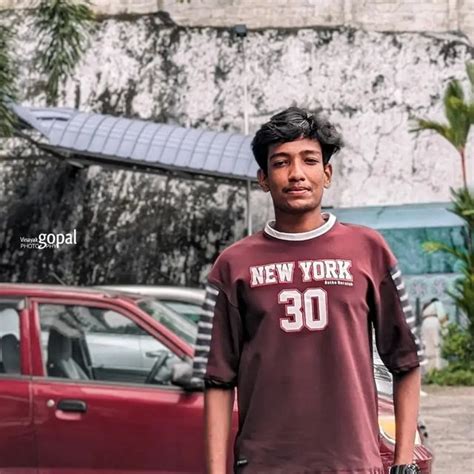 𝐕𝐈𝐊𝐈 vignesh v Threads Say more