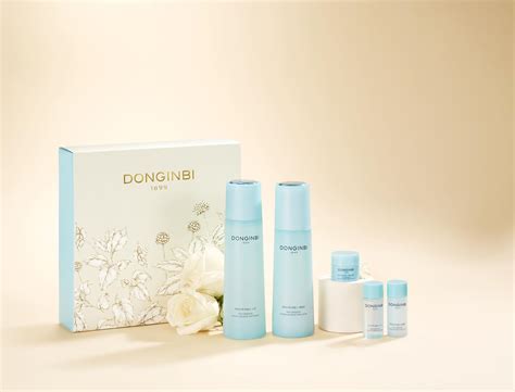 동인비 Donginbi ⠀ 행복한 크리스마스 이브 💝 기대했던 선물을 열어보는 순간 만큼 가장 설레고 행복한 순간은 없을 거에요 ⠀ 당신이 받고 싶은 선물 🎁 사랑하는