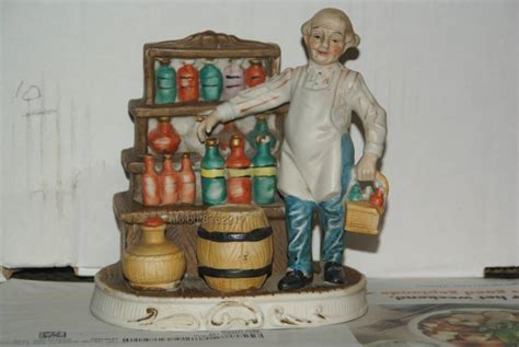 продавам керамична фигура Антиквариат Пловдив продавам керамична фигура 15см