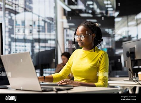 It Employee Designing Developing And Maintaining Software Applications