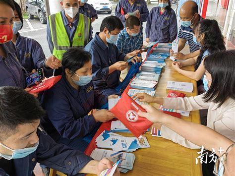 韶关市人社局开展工伤保险暨职业病防治主题宣传活动 劳动者 政策 资料