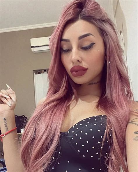 Tamara Báez Estrenó Un Corset Con Brillos La Tendencia Del Momento Tn