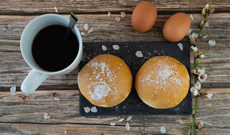 코카 드 파타타 마요르카에서 전형적인 과자 나무 배경에 스페인 0명에 대한 스톡 사진 및 기타 이미지 0명 냉동식품 마요르카 발레아레스 제도 Istock