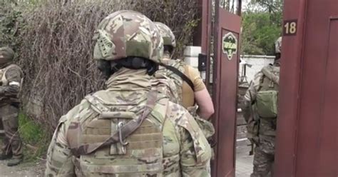 На лівобережжі Херсонщини російські військові влаштували перепис під дулами автоматів Читайте