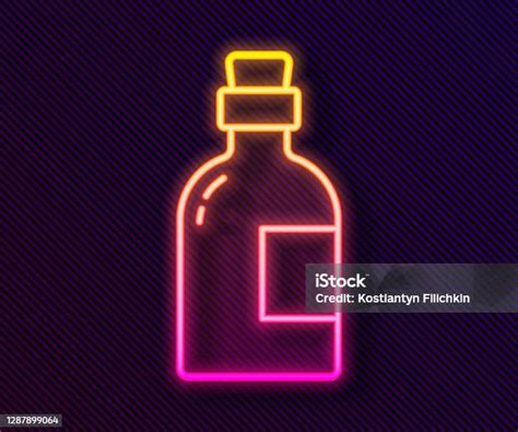 빛나는 네온 라인 알코올 음료 럼 병 아이콘 검은 배경에 고립 벡터 고풍스런에 대한 스톡 벡터 아트 및 기타 이미지 고풍스런 낙서 드로잉 다중 색상 Istock